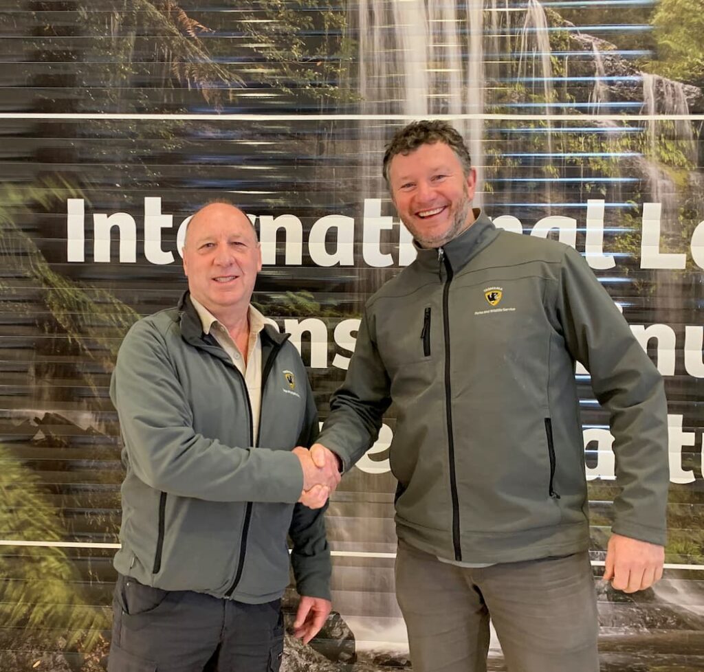 Third Tasmanian team sent to help battle 800 wildfires devastating ...