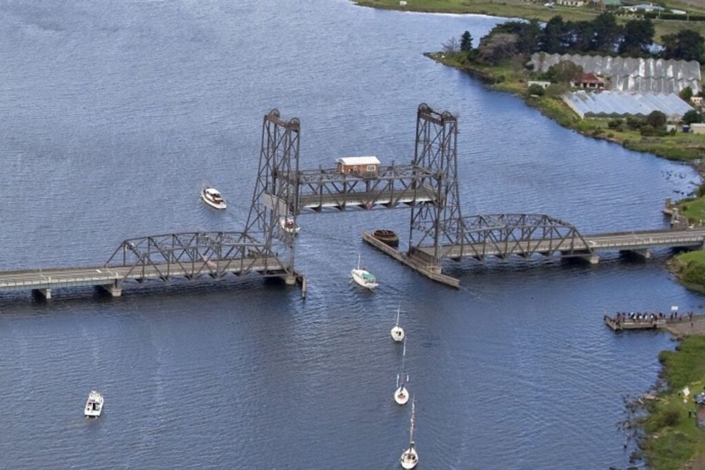 End of an era as 78-year-old Bridgewater Bridge closes to traffic for ...