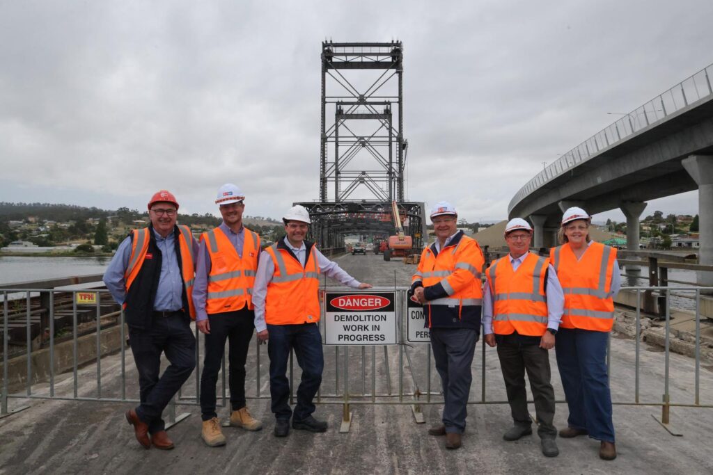 Crews prepare to dismantle old Bridgewater Bridge lift span - Pulse ...