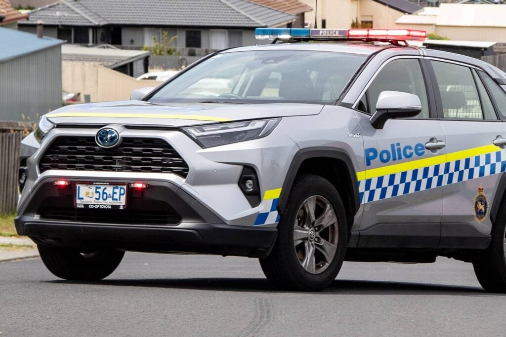 Banned driver left riding on rims after 40-minute police pursuit, court ...
