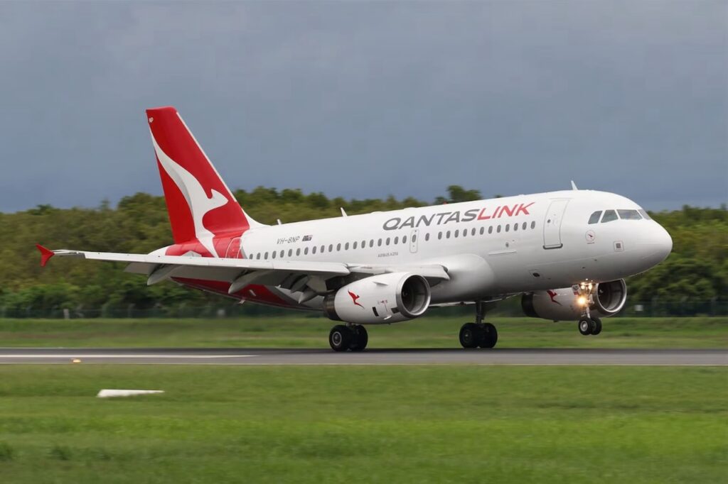 Qantas to take on Virgin on Perth-Hobart route after two-year break ...