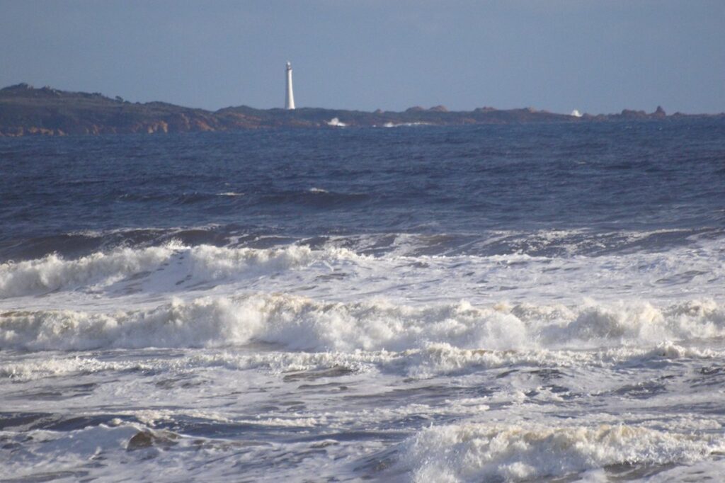 ‘Monstrous’ rare 18-metre wave recorded off Tasmania’s West Coast ...