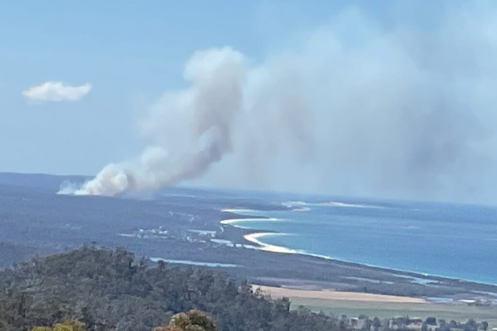 Emergency evacuations near St Helens as bushfire threatens homes ...