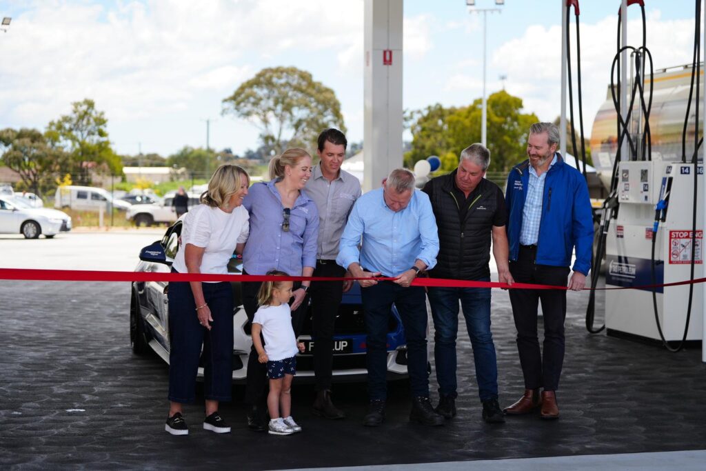 Drivers queue for 99-cent fuel as Tas Petroleum opens new Legana site ...