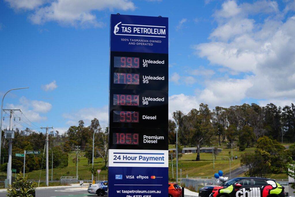 Drivers queue for 99-cent fuel as Tas Petroleum opens new Legana site ...
