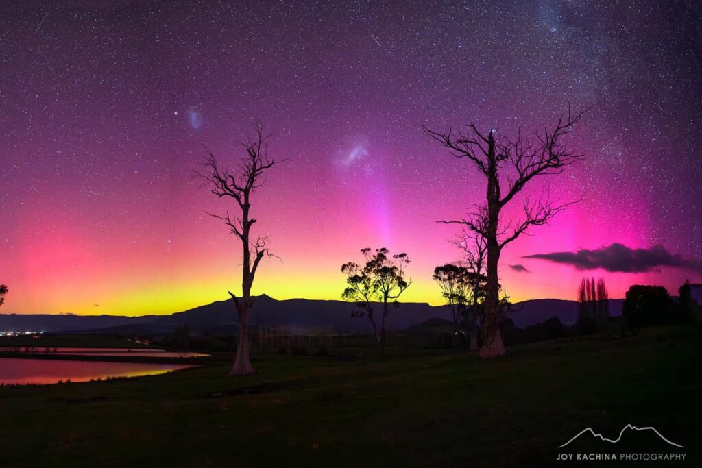 Social media abuzz as spectacular Aurora Australis lights up Tasmanian ...