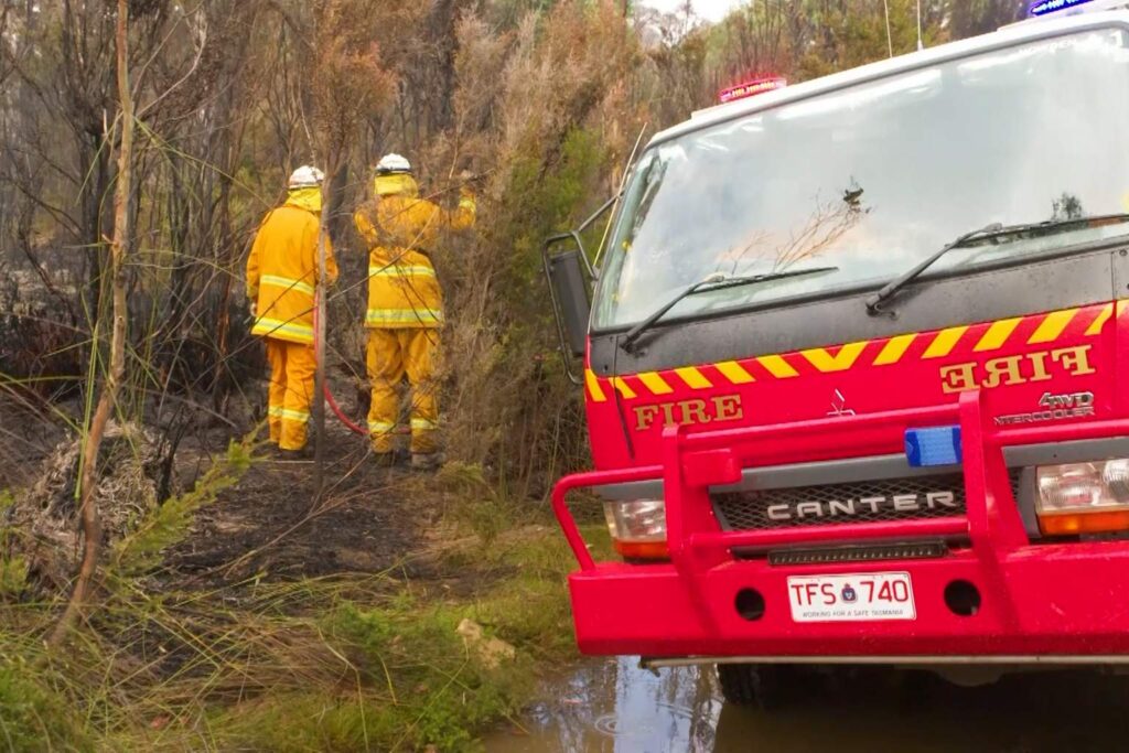 Firefighters say Snug Tiers bushfire will continue to burn for weeks ...