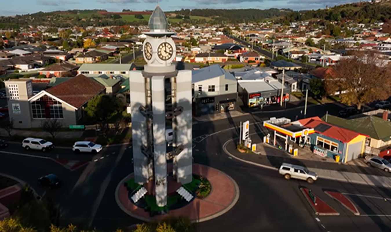 Time stands still for Ulverstone’s war memorial clock - Pulse Tasmania