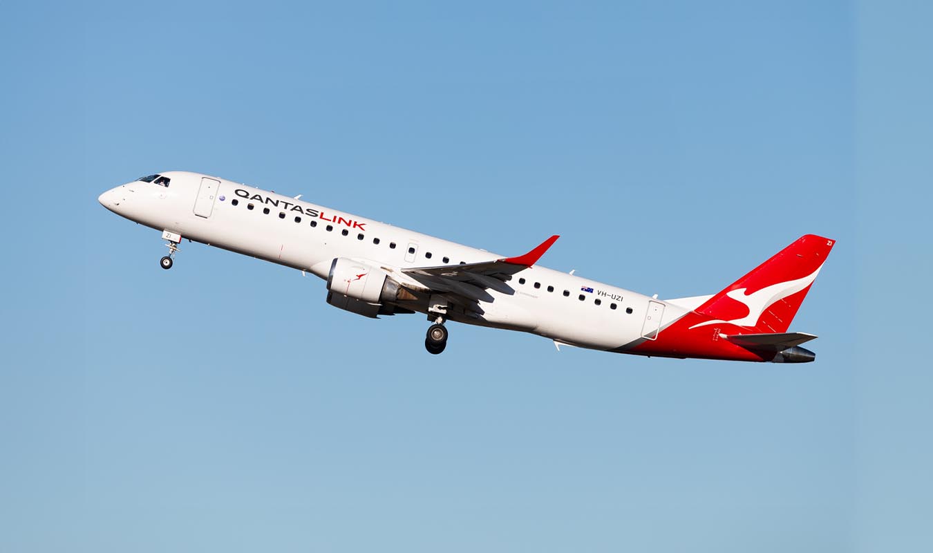 Hobart flight takes mid-air action to ‘avoid conflict’ with another ...