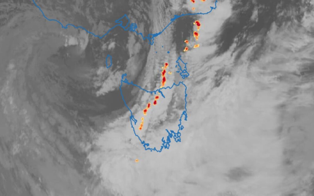 Lightning sparks severe thunderstorm warning in Tasmania’s north ...