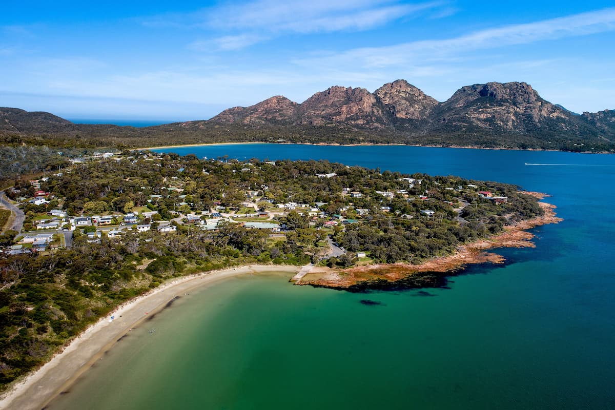 ‘Exceptionally rare’: Coles Bay tourist hotspot goes up for sale ...
