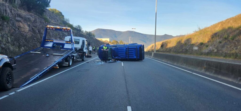 Traffic jammed around Hobart’s Bowen Bridge after car rolls - Pulse ...