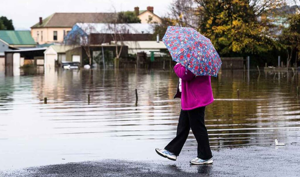 Flash flooding possible: ‘Unpredictable’ rain storm to hit Tasmania ...