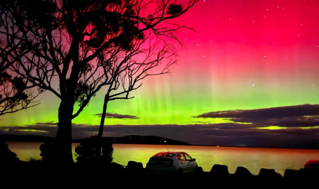 ‘Super bright’ Aurora Australis lights up Tasmanian night sky - Pulse ...