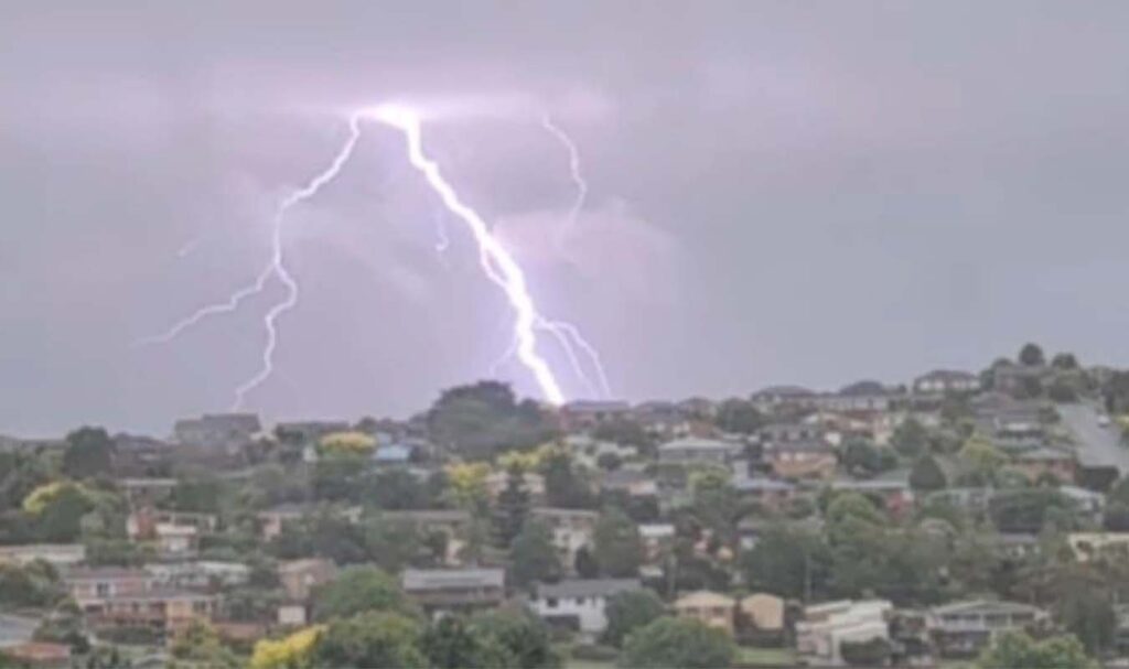 Lightning strikes house in Tasmania’s north-west, 2,000 without power ...