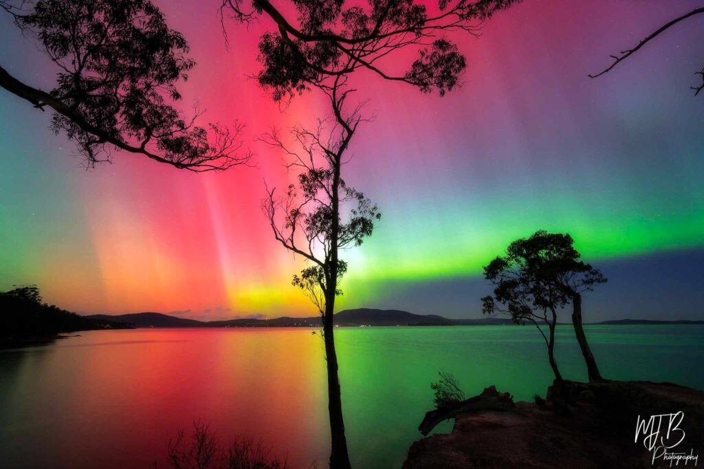 Spectacular southern lights seen across Tasmania after ‘extreme’ solar ...