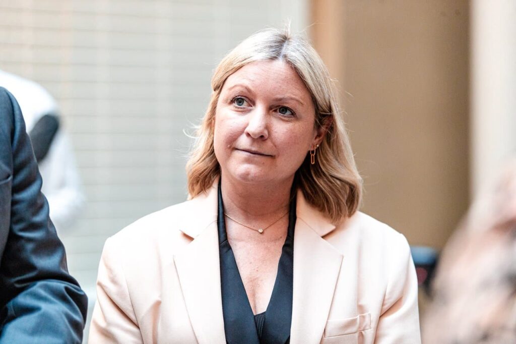 New figures show tourists visiting Tasmania spent billions last year ...