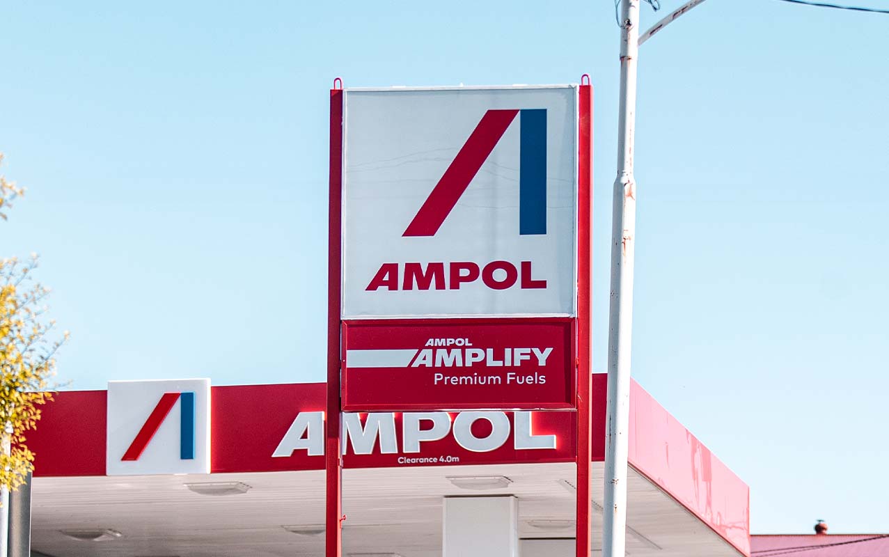 Man on roof threatens to set fire to Tasmanian service station in ...