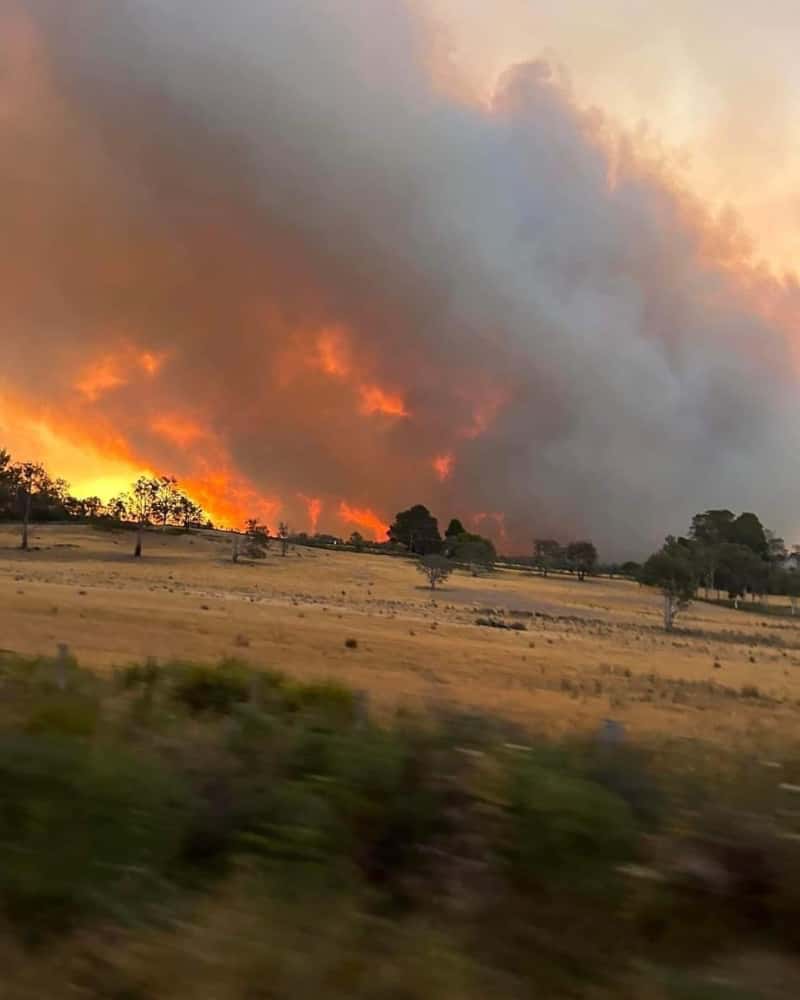 150 firefighters, dozens of aircraft continue to battle bushfires in ...