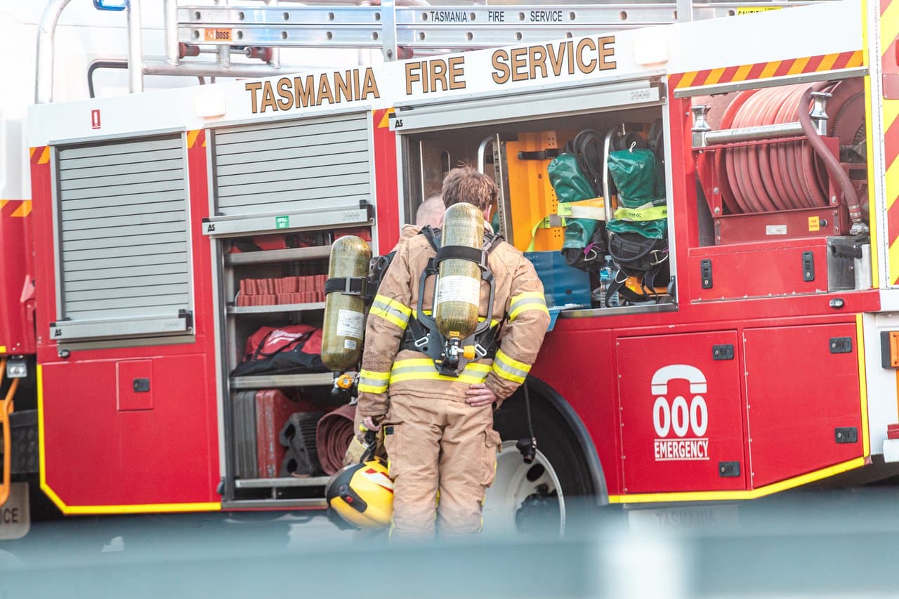 Neighbour spots Boxing Day blaze burning beneath Geilston Bay home ...