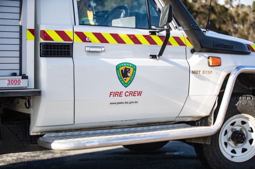 Risdon Vale residents urged to monitor conditions as bushfire burns ...